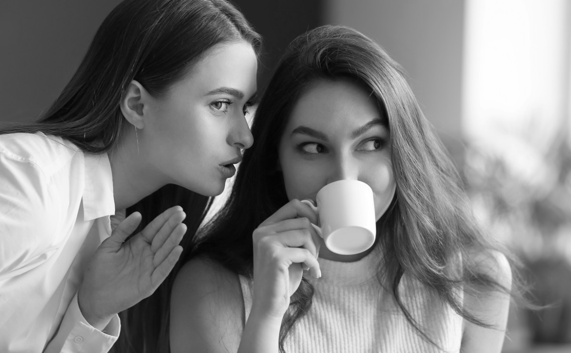 săm soi Tiếng Anh là gì